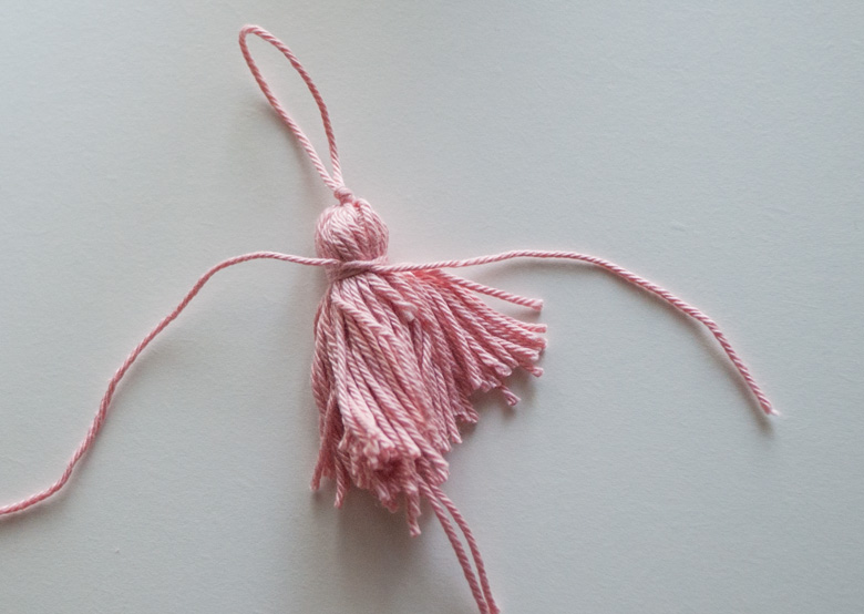 Quasten aus Wollresten selber machen